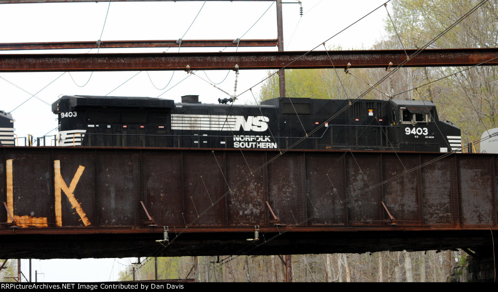 NS C40-9W 9403 on 17G..